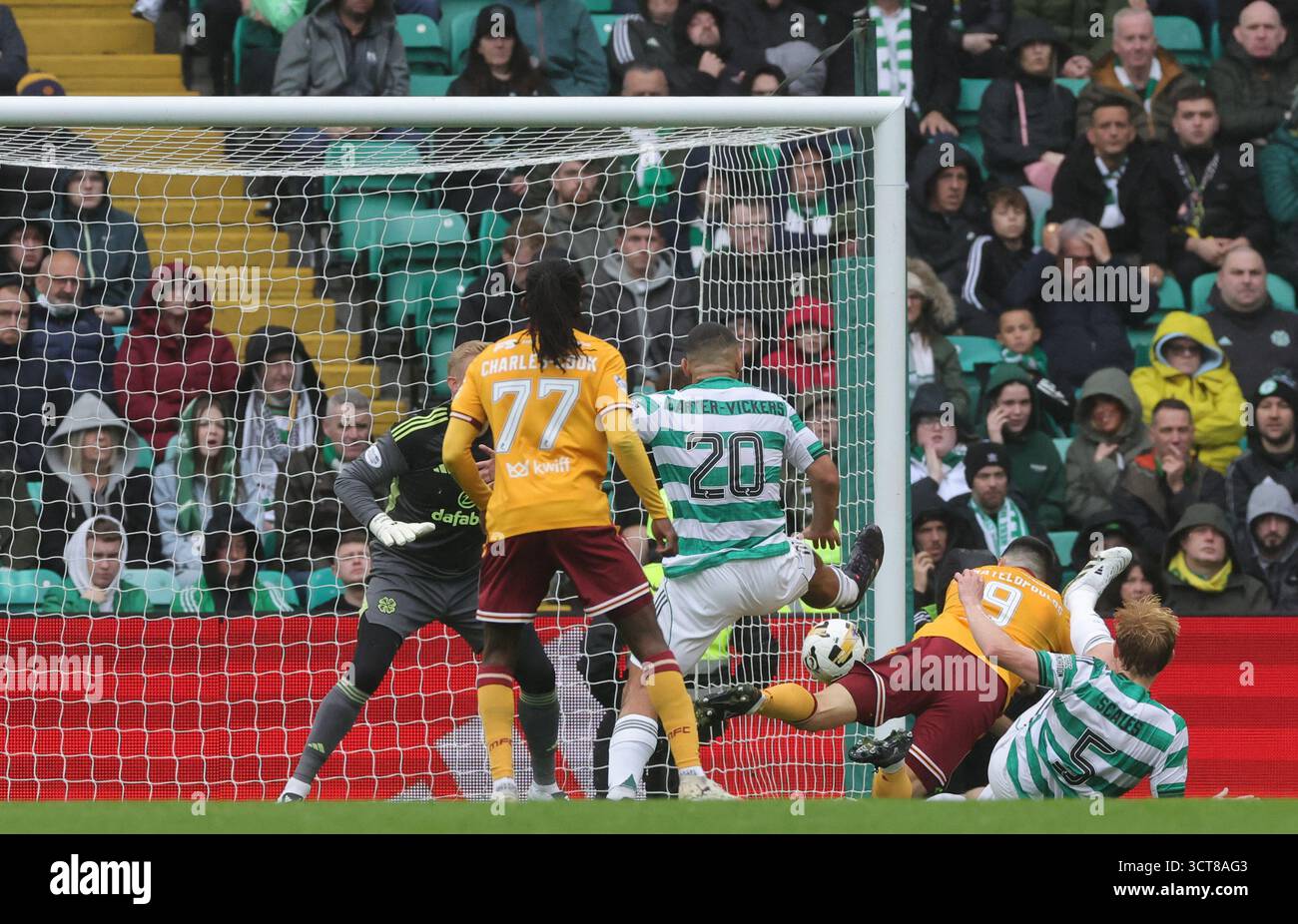 Motherwell player celebrate after Apostolos Stamatelopoulos scored ...