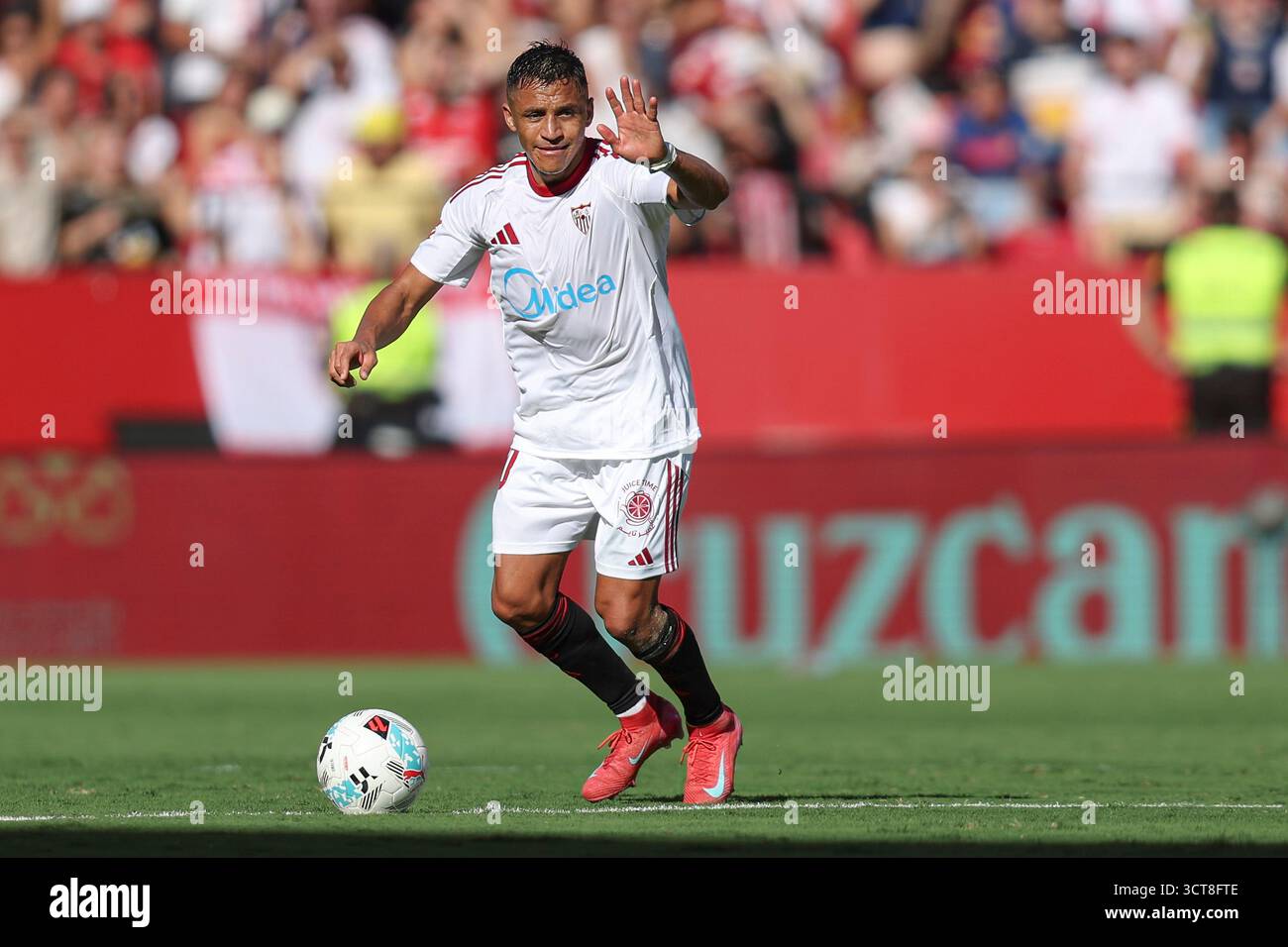 Sevilla, Spain. 05th Oct, 2025. Alexis Sanchez of Sevilla FC during the ...