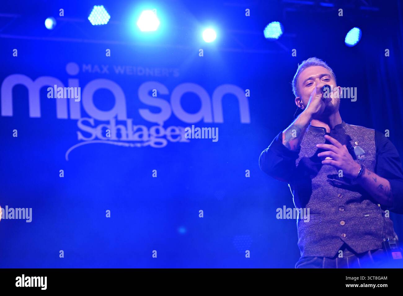 04.10.2025, Max Weidners Mia San Schlager, Stadthalle in Waldmünchen ...