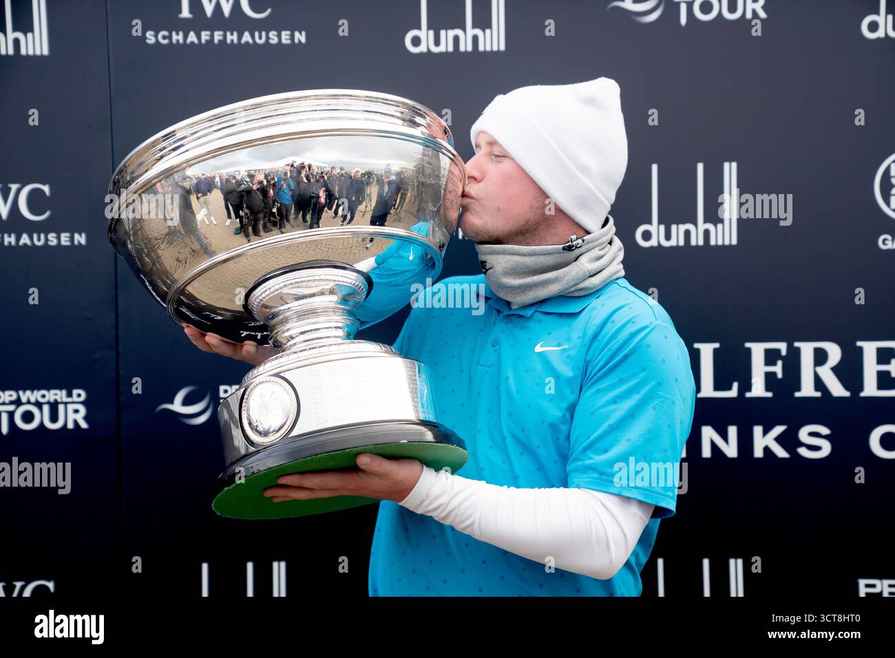 Robert McIntyre kisses the trophy after winning the 2025 Alfred Dunhill ...
