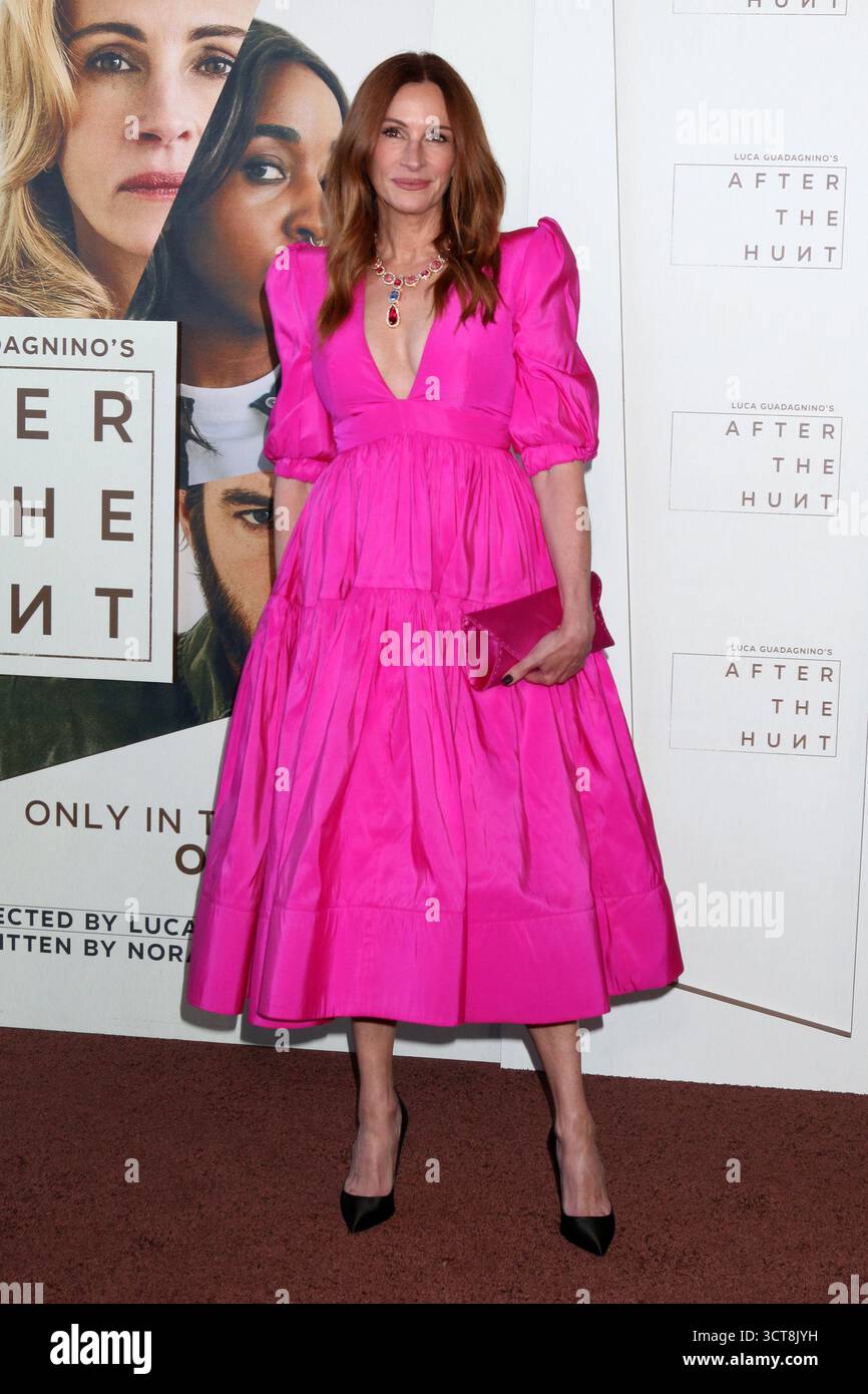 LOS ANGELES - OCT 4: Julia Roberts at the After the Hunt LA Special ...