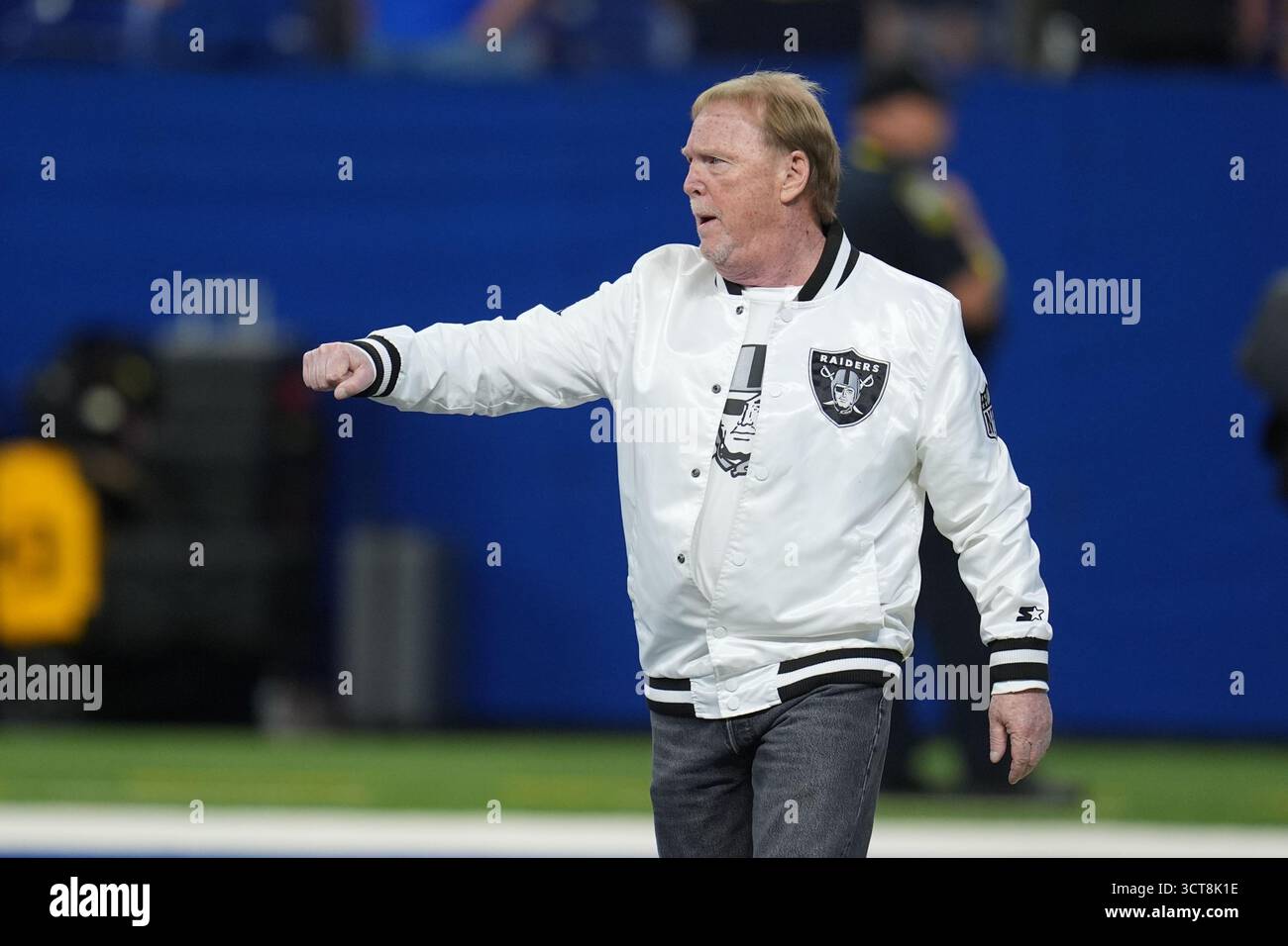 Las Vegas Raiders owner Mark Davis watches before an NFL football game ...