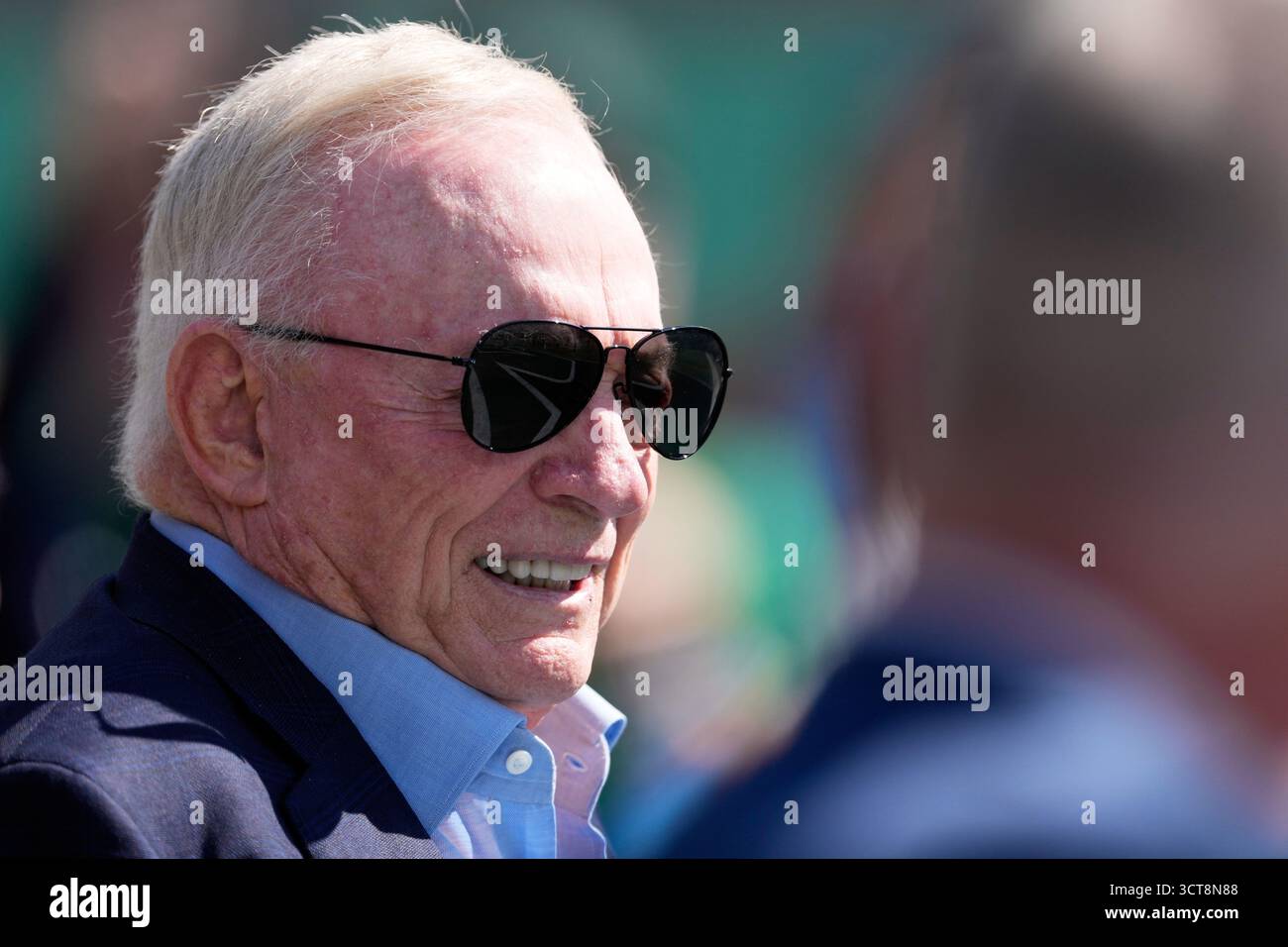 Dallas Cowboys owner Jerry Jones watches warm ups before an NFL ...