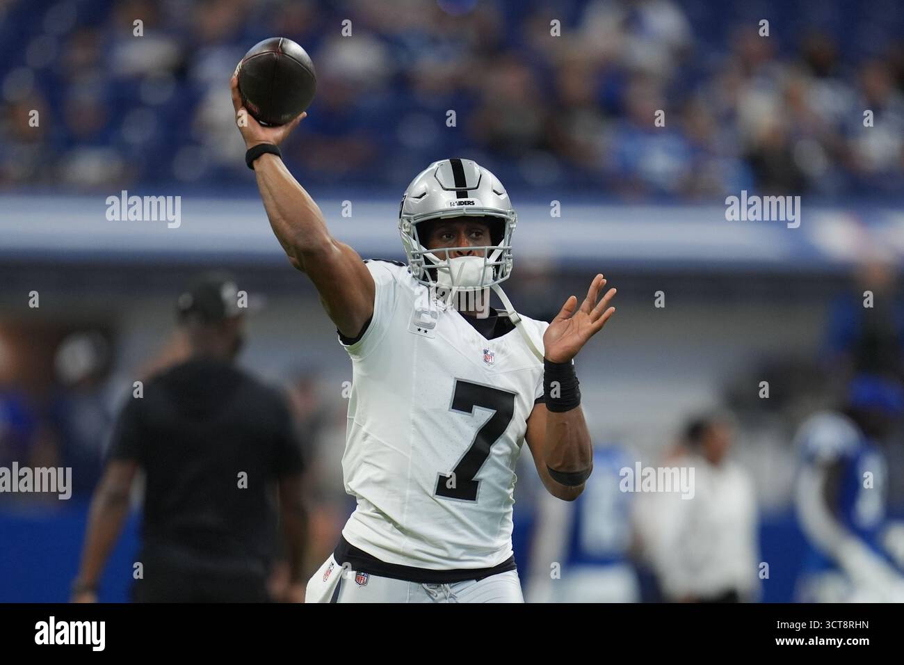 Las Vegas Raiders quarterback Geno Smith throws before an NFL football ...