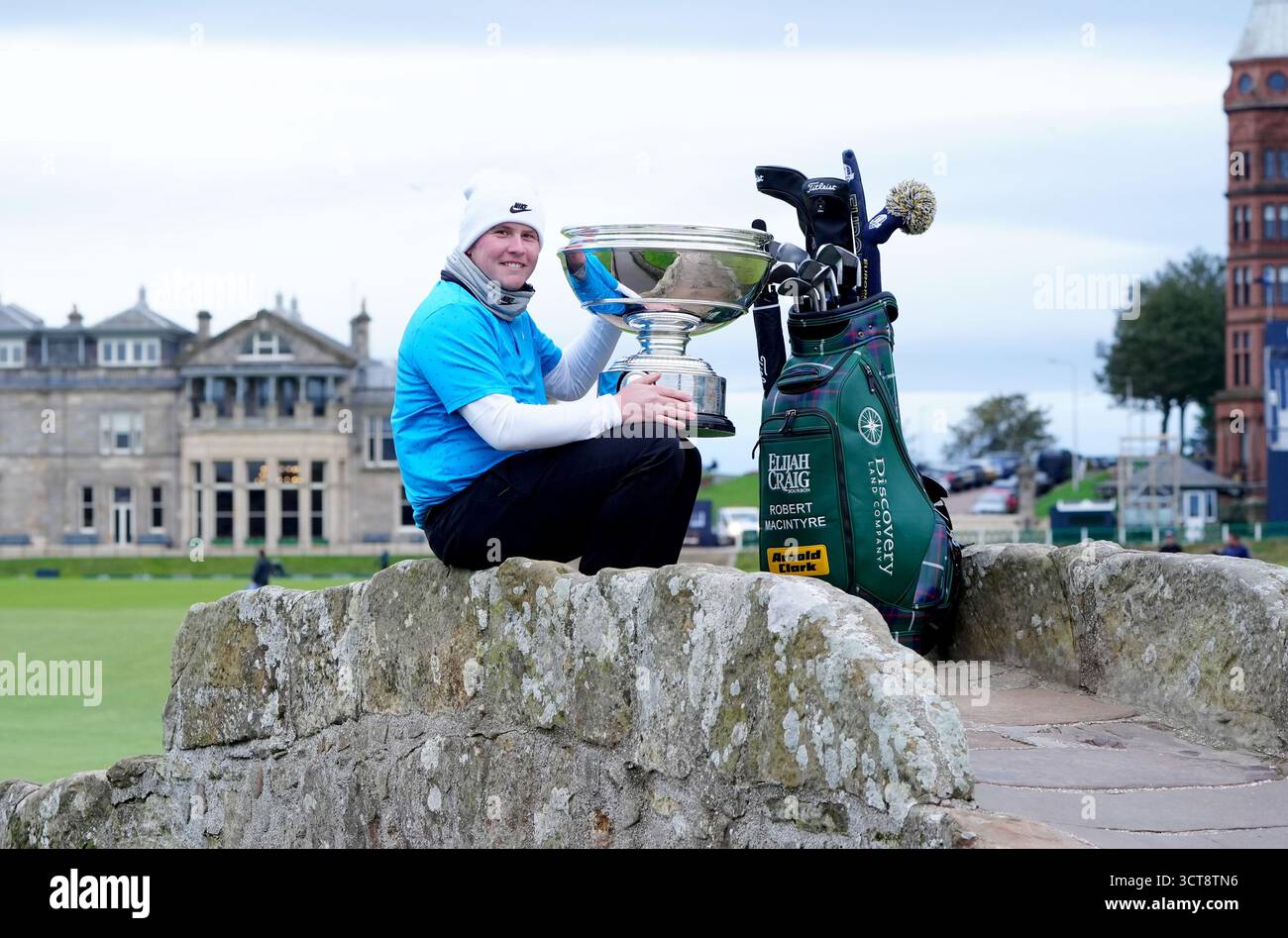 Robert McIntyre poses with the trophy after winning the 2025 Alfred ...