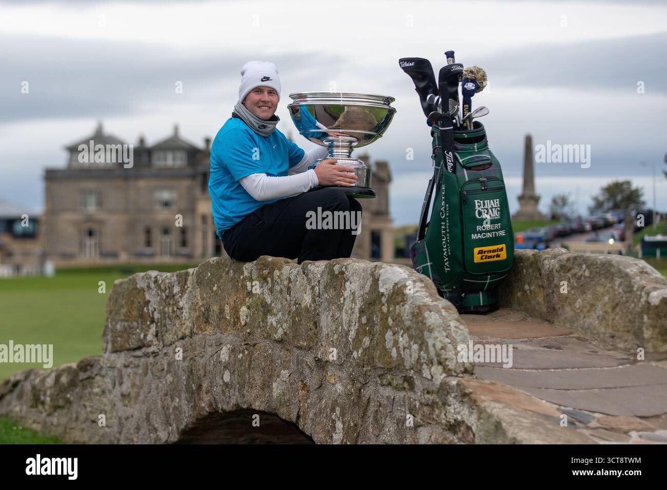 St Andrews, Scotland. 5th October 2025. Robert MacIntyre the 2025 ...