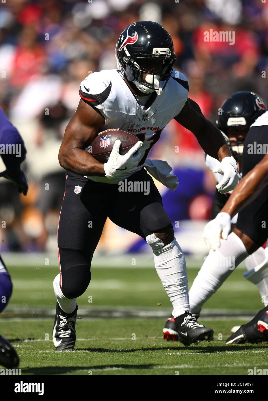 Houston Texans running back Nick Chubb (21) runs the ball during the ...