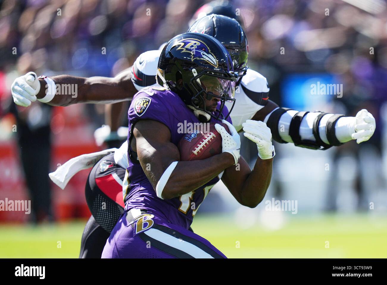 Baltimore Ravens running back Justice Hill (43) runs the ball while ...