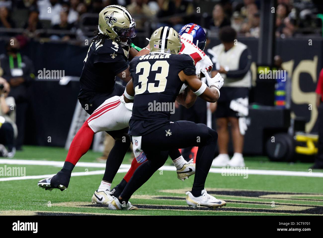 New York Giants tight end Theo Johnson (84) makes a touchdown catch ...