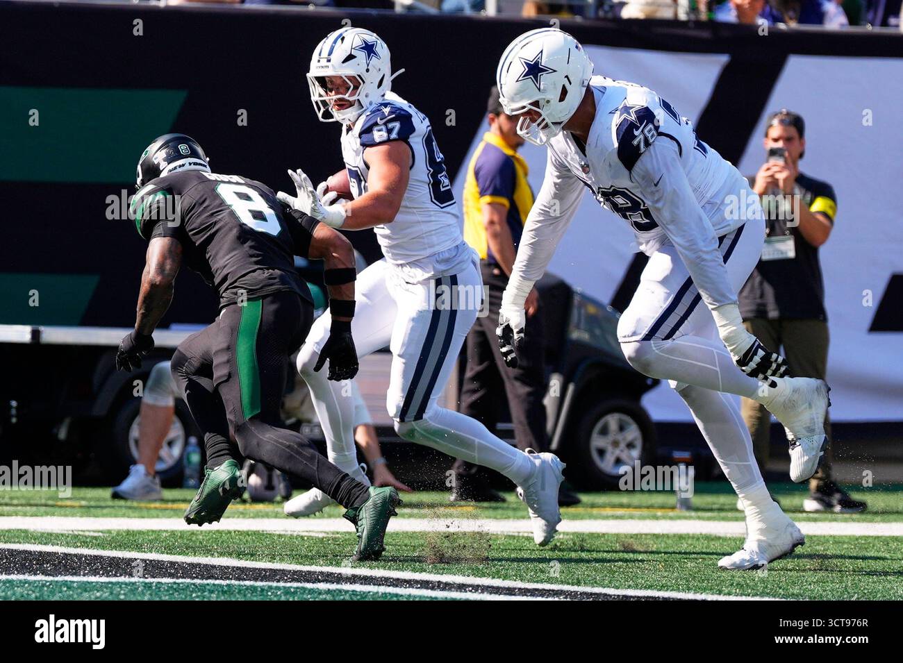 Dallas Cowboys' Jake Ferguson gets past New York Jets' Andre Cisco for ...