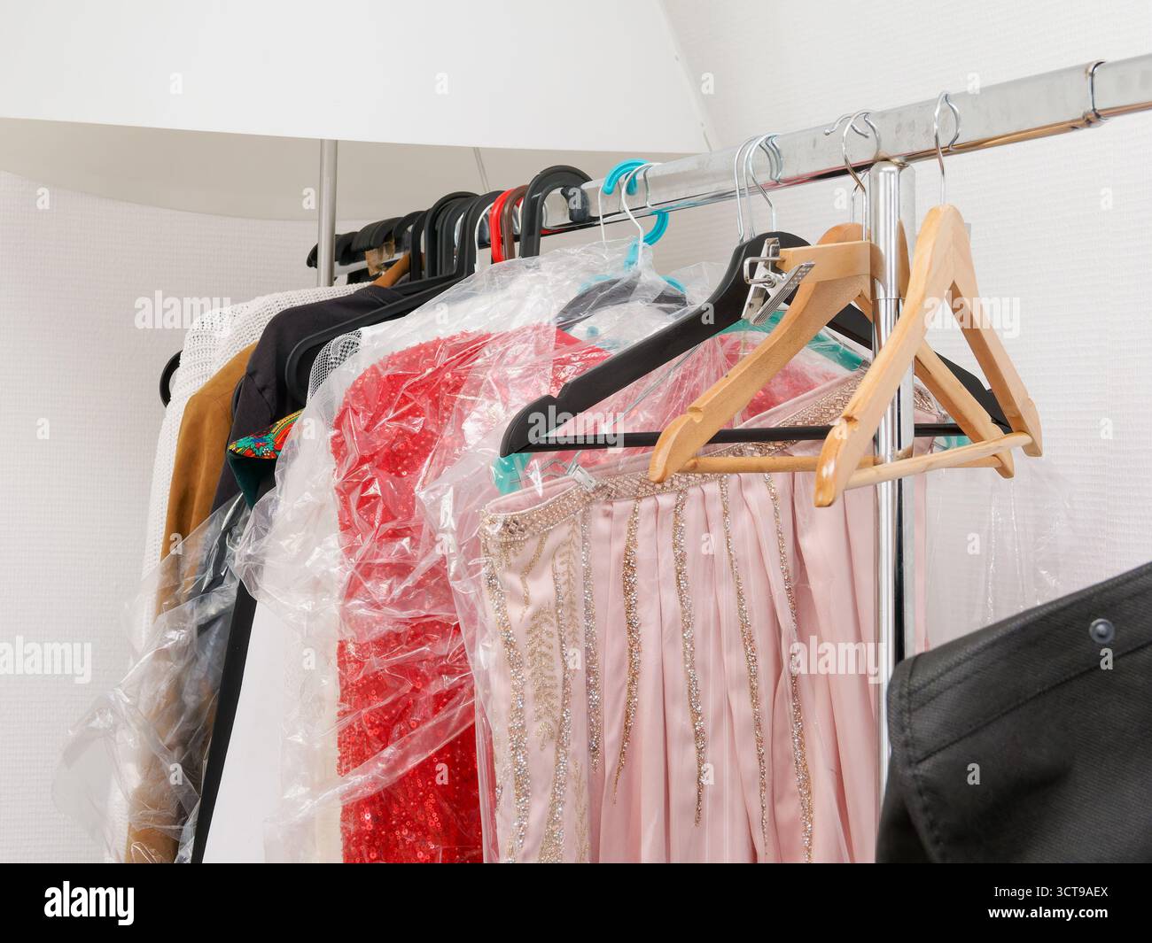 Rack traditional dresses wedding hi-res stock photography and images ...