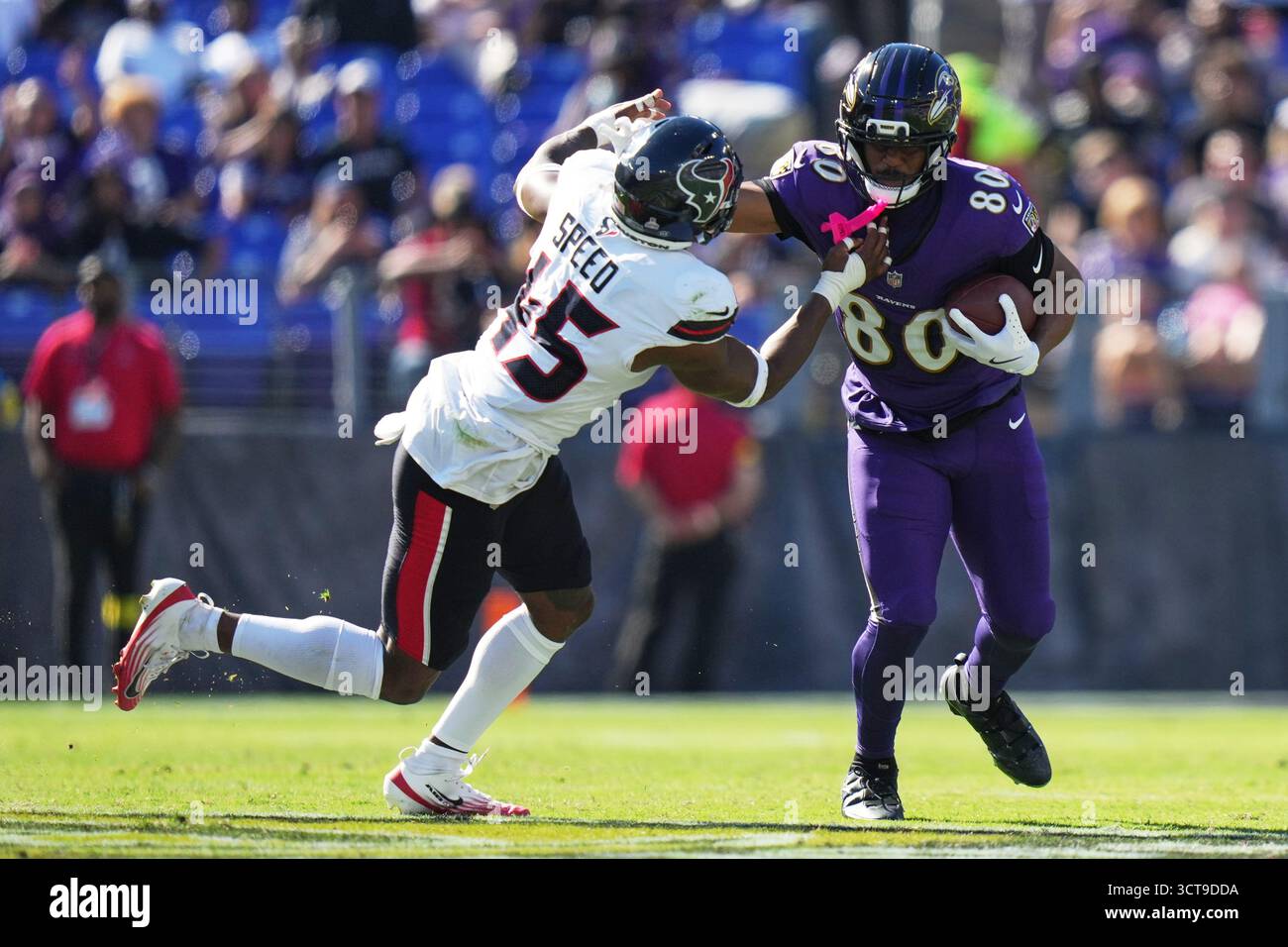 Baltimore Ravens tight end Isaiah Likely (80) runs the ball against ...