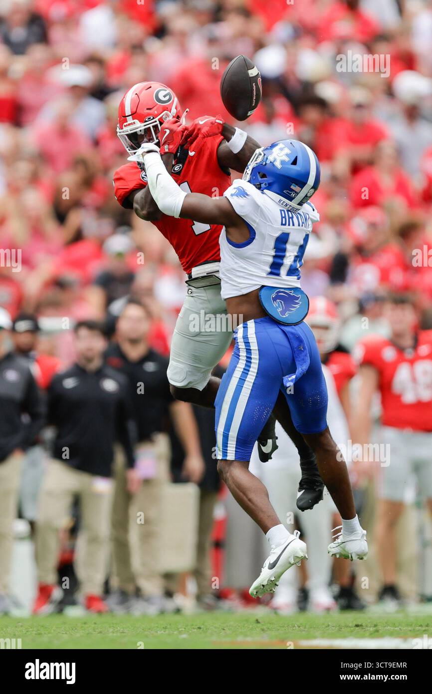 Kentucky defensive back Ty Bryant (14) breaks up a pass intended for ...