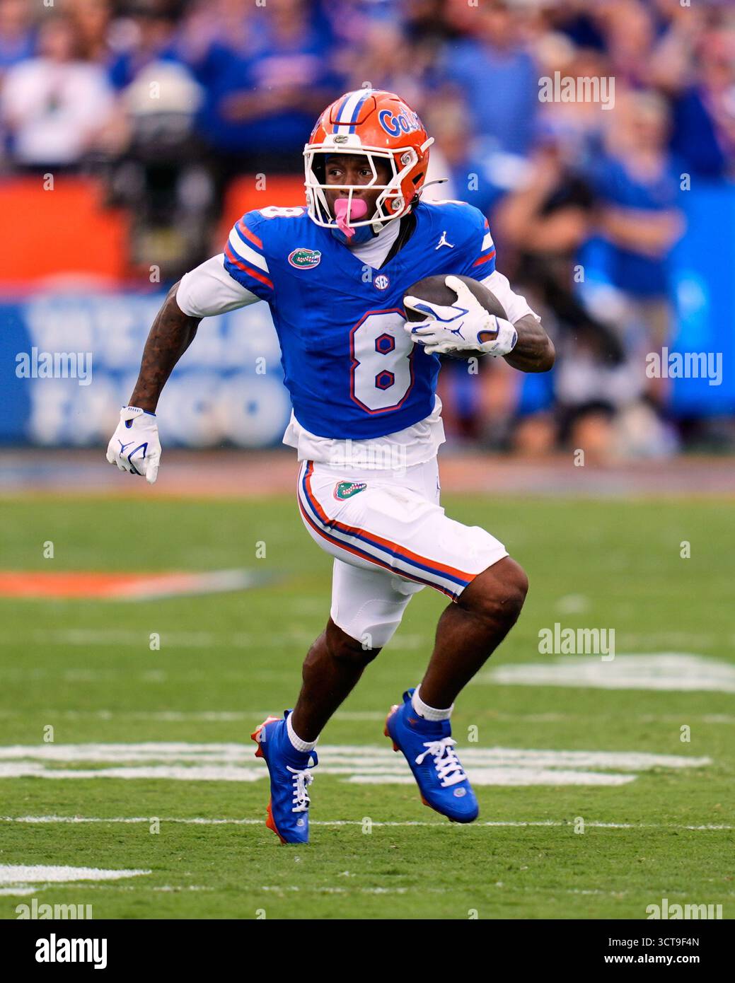 Florida wide receiver Vernell Brown III runs for yardage after a ...
