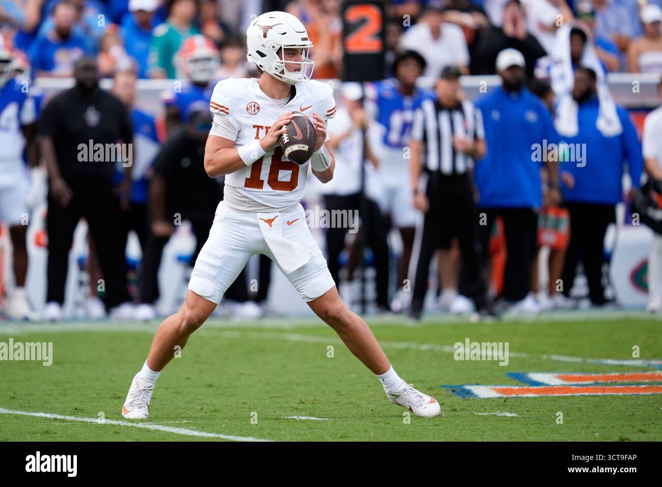Texas quarterback Arch Manning (16) looks for a receiver during the ...