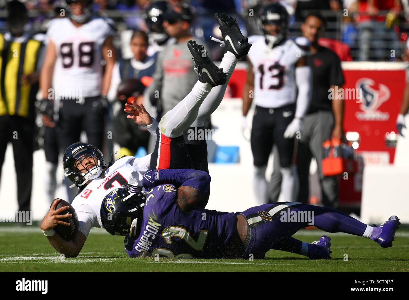 Baltimore Ravens linebacker Trenton Simpson (32) sacks Houston Texans ...