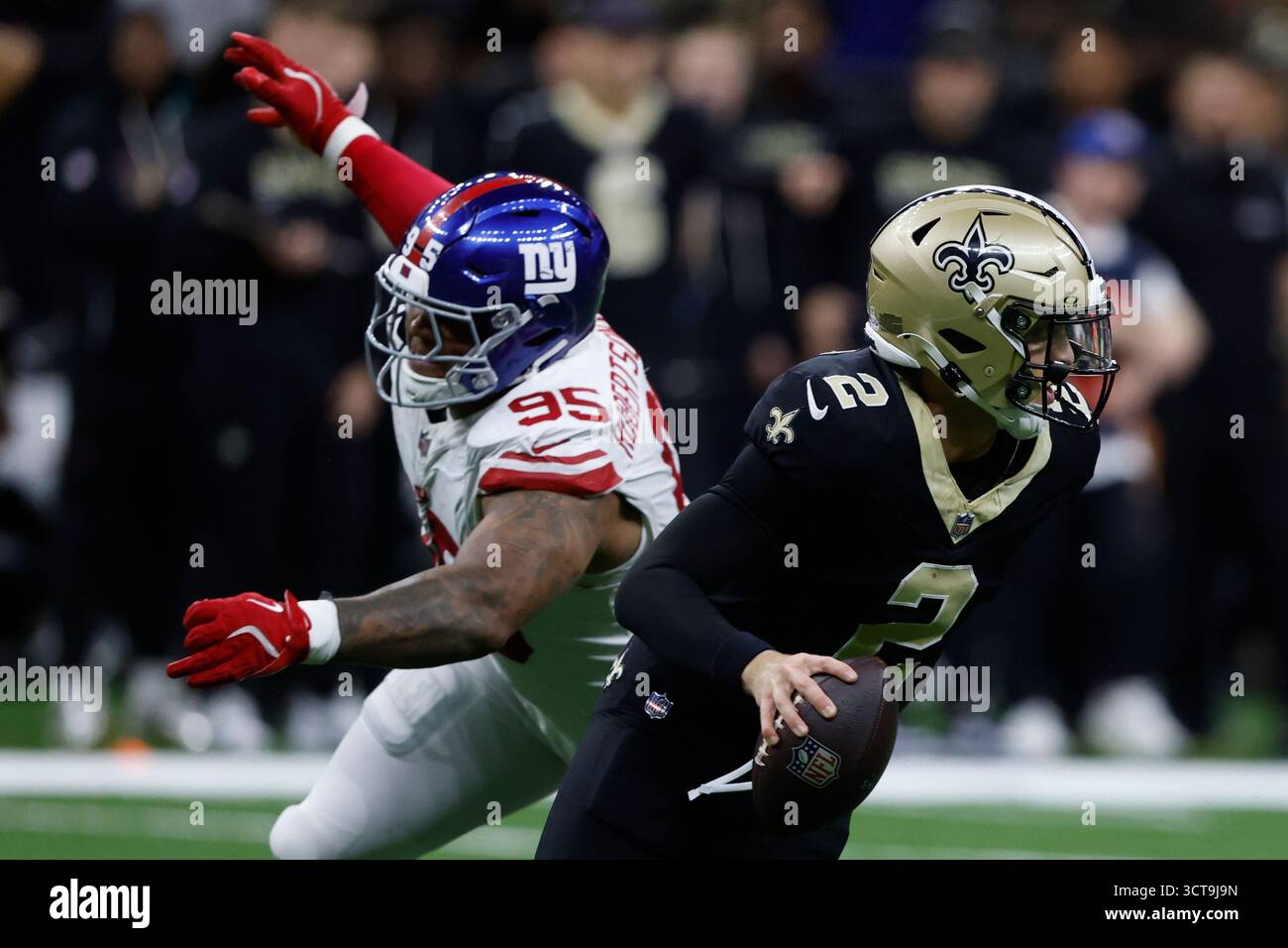 New York Giants defensive end Roy Robertson-Harris (95) pressures New ...
