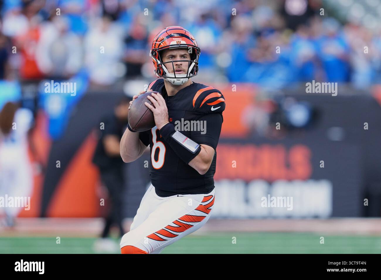Cincinnati Bengals quarterback Jake Browning throws during warmups ...