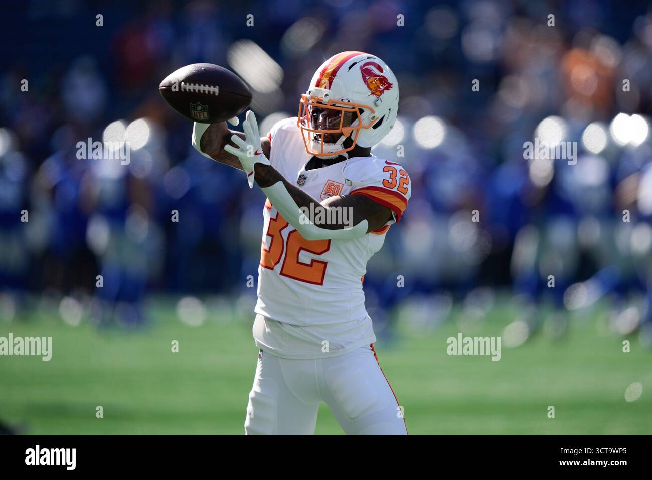 Tampa Bay Buccaneers cornerback Josh Hayes (32) warms up before an NFL ...