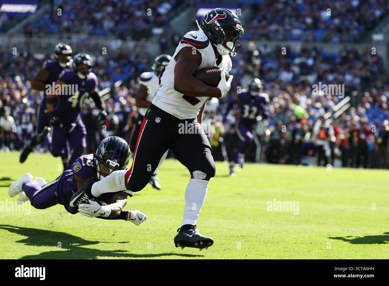 Houston Texans running back Nick Chubb runs the ball for a touchdown as ...
