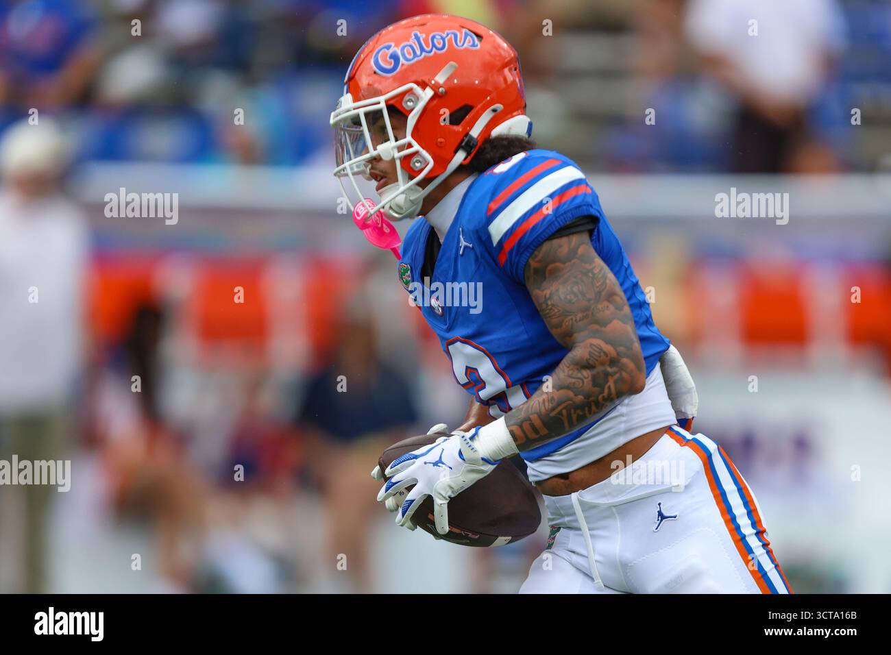 Florida wide receiver Eugene Wilson III (3) warms up before an NCAA ...