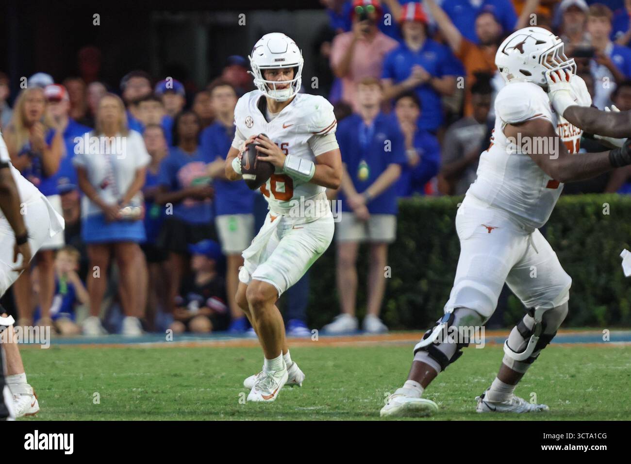 Texas quarterback Arch Manning (16) looks downfield during an NCAA ...