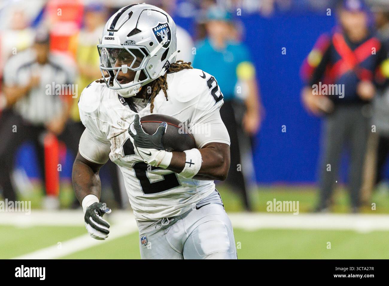Indianapolis, Indiana, USA. 05th Oct, 2025. Las Vegas Raiders running ...
