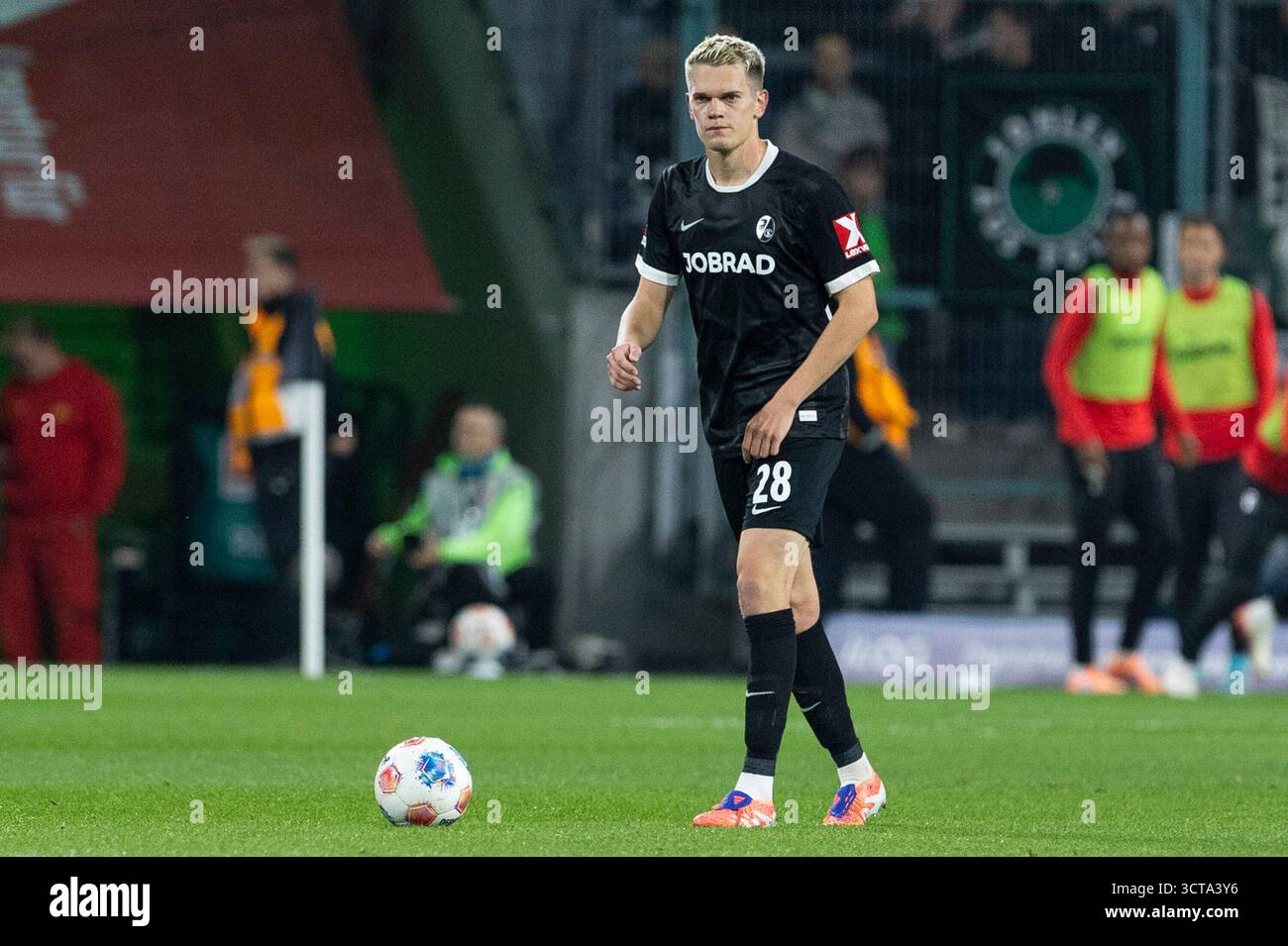 Matthias Ginter (SC Freiburg, 28). Bundesliga, Borussia M?nchengladbach - SC Freiburg, 6 ...