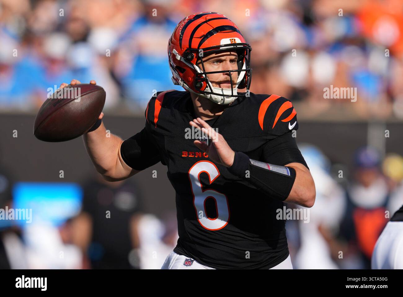 Cincinnati Bengals quarterback Jake Browning (6) throws against the ...