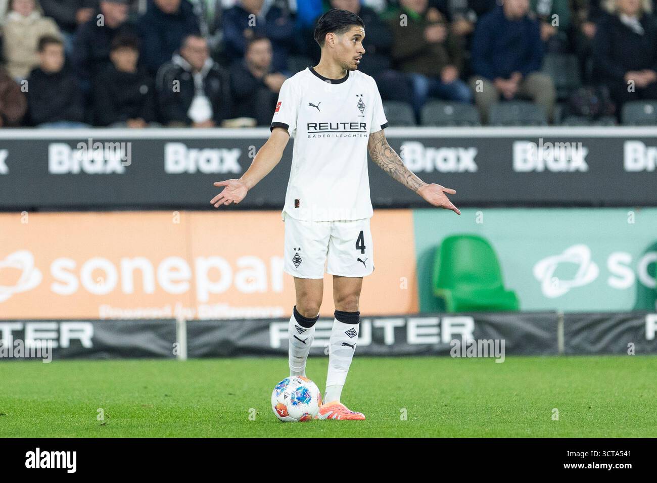 Kevin Diks (Borussia M?nchengladbach, 4). Bundesliga, Borussia M?nchengladbach - SC Freiburg, 6 ...