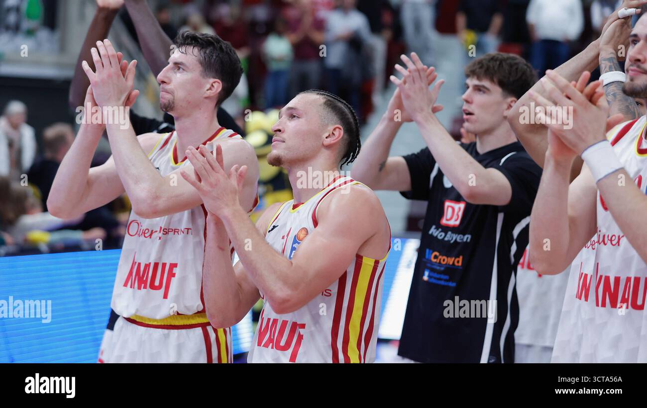 Ludwigsburg, Deutschland. 05th Oct, 2025. Im Bild: v.li. Alen Pjanic ...