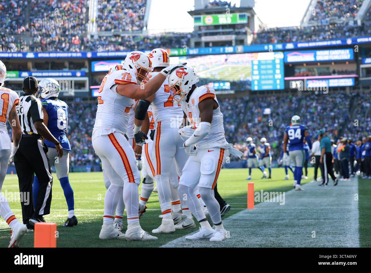 Tampa Bay Buccaneers running back Rachaad White (1) celebrates with ...