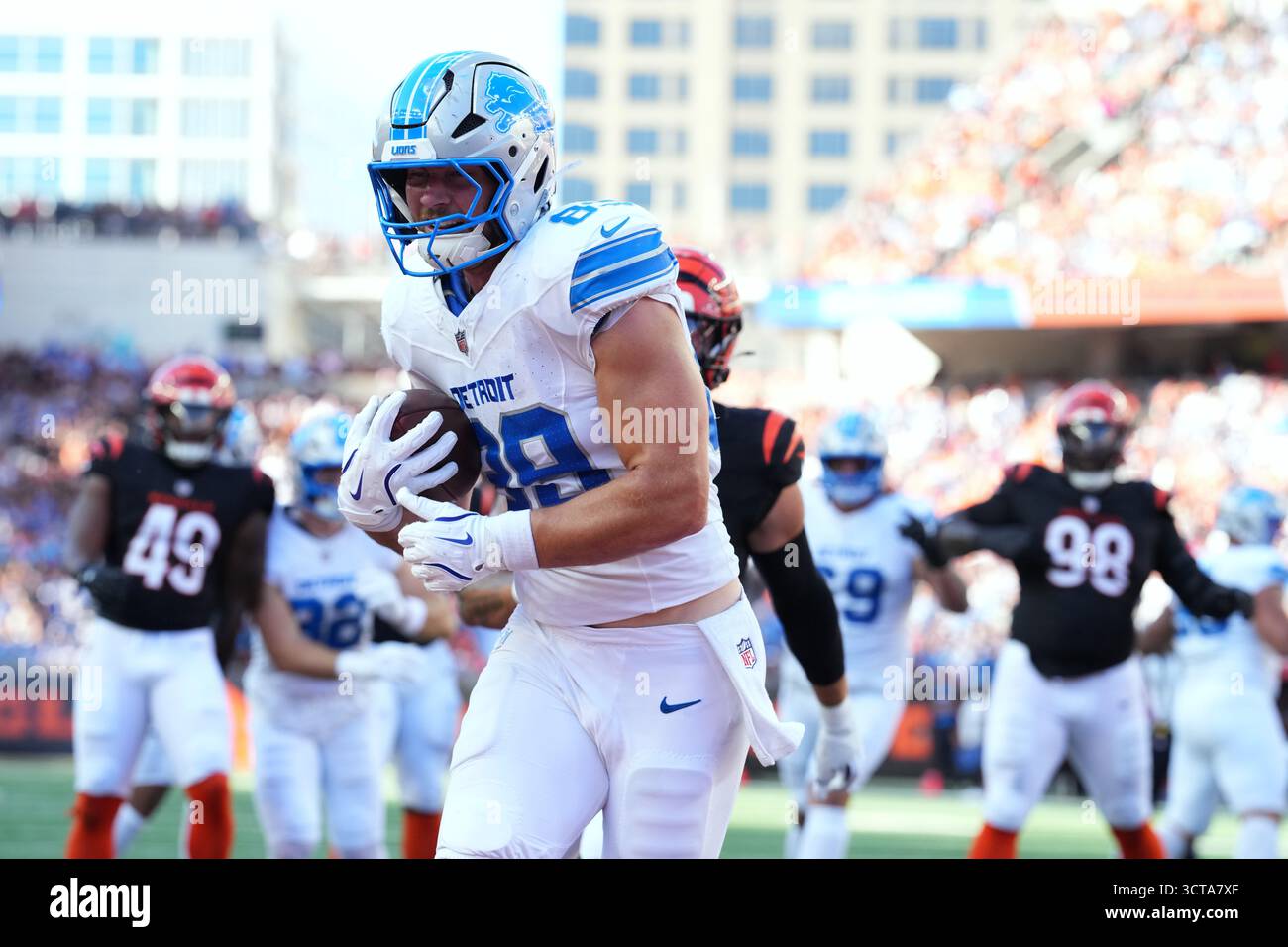 Detroit Lions tight end Brock Wright (89) catches a 3-yard touchdown ...