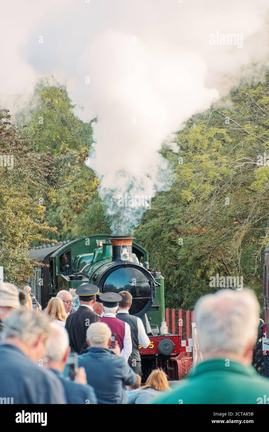 Valley lines train wales hi-res stock photography and images - Alamy