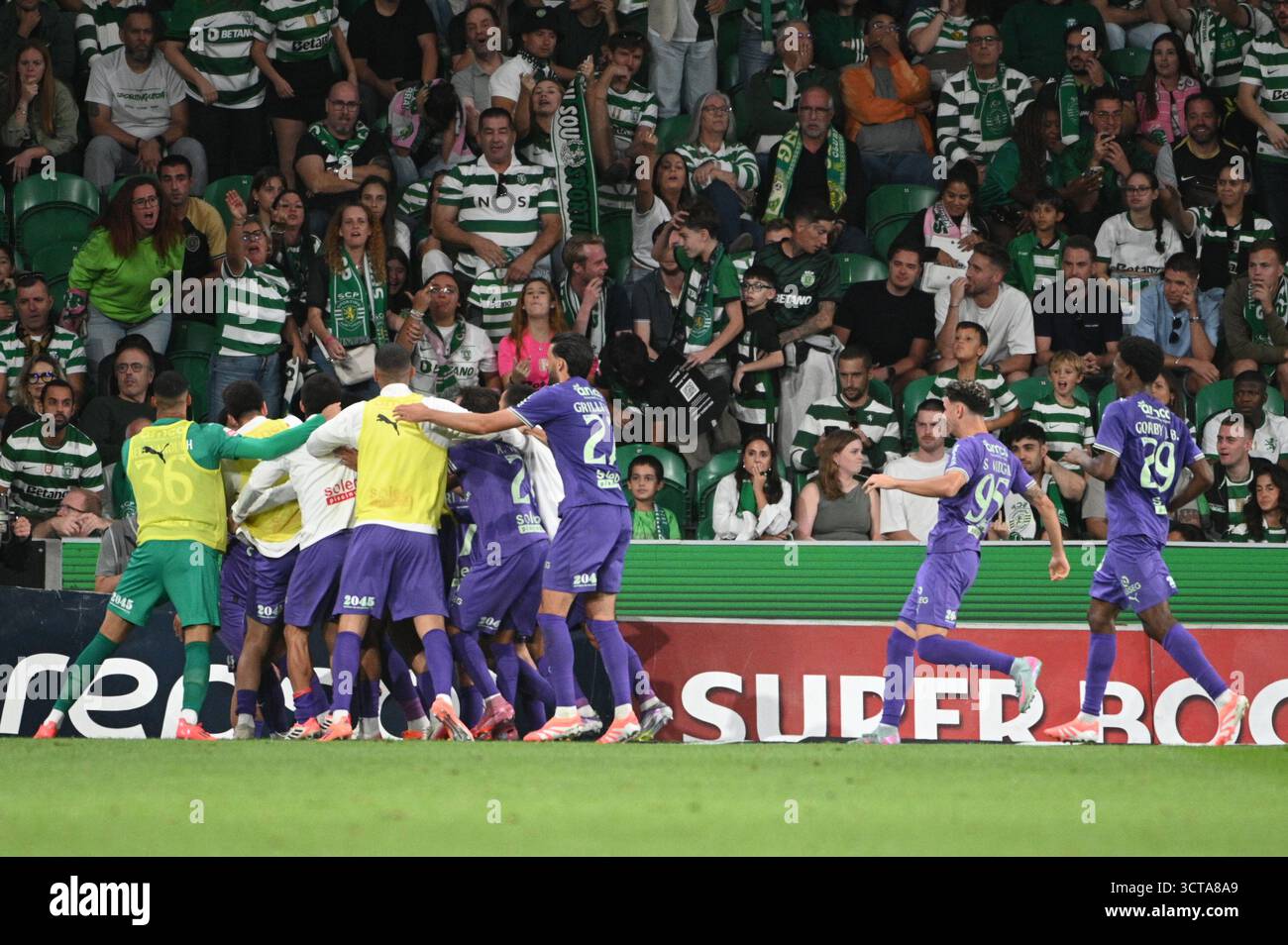 Lisbon, Portugal. 5 October 2025. Players of SC Braga celebrate the ...