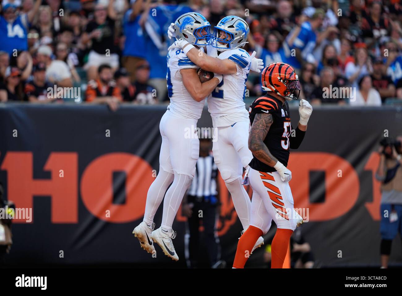 Detroit Lions tight end Brock Wright, left, celebrates his touchdown ...