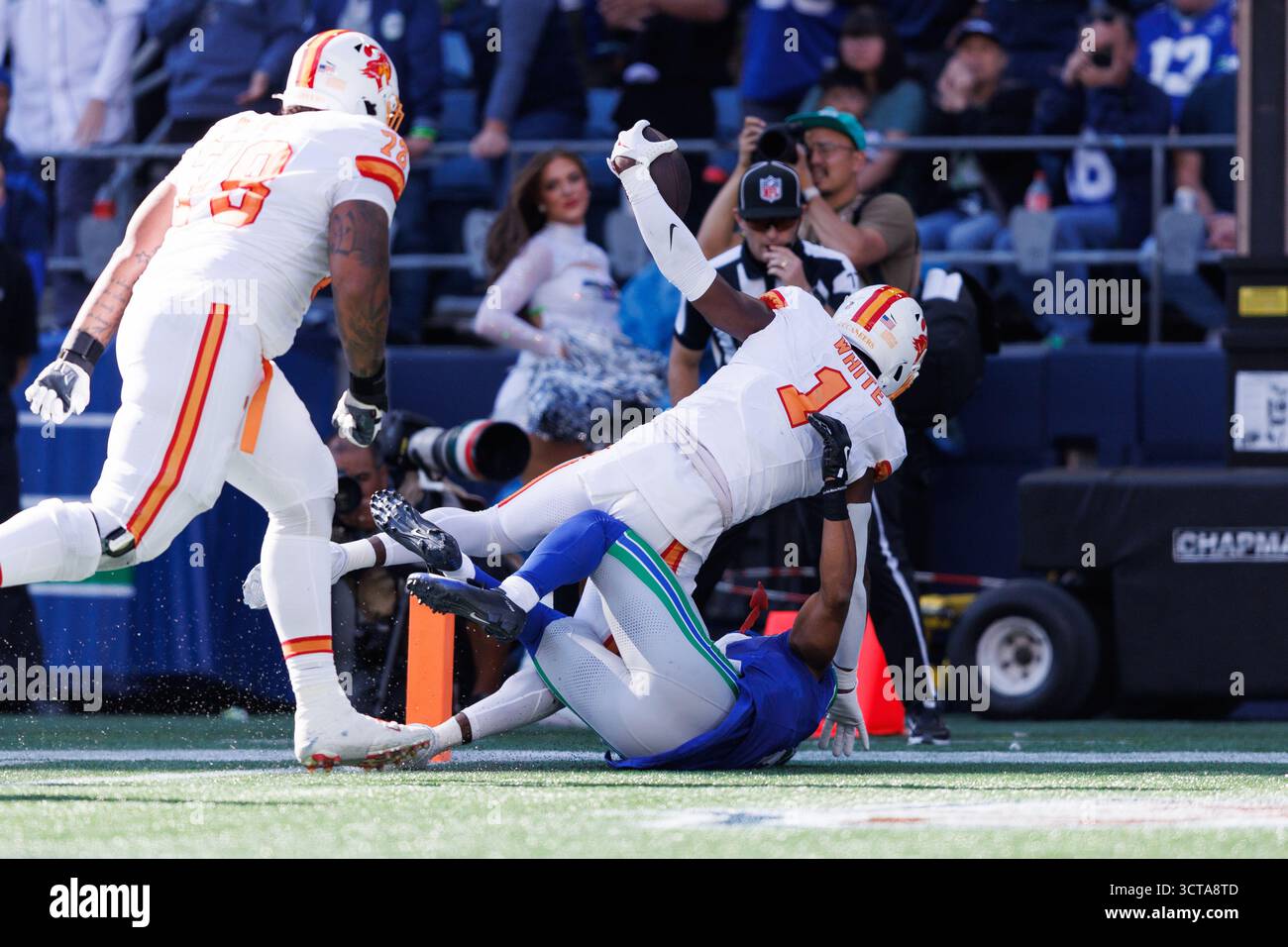 Tampa Bay Buccaneers running back Rachaad White (1) dives for a ...