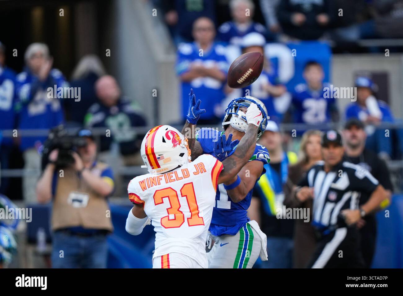 Seattle Seahawks wide receiver Jaxon Smith-Njigba (11) pulls in a catch ...