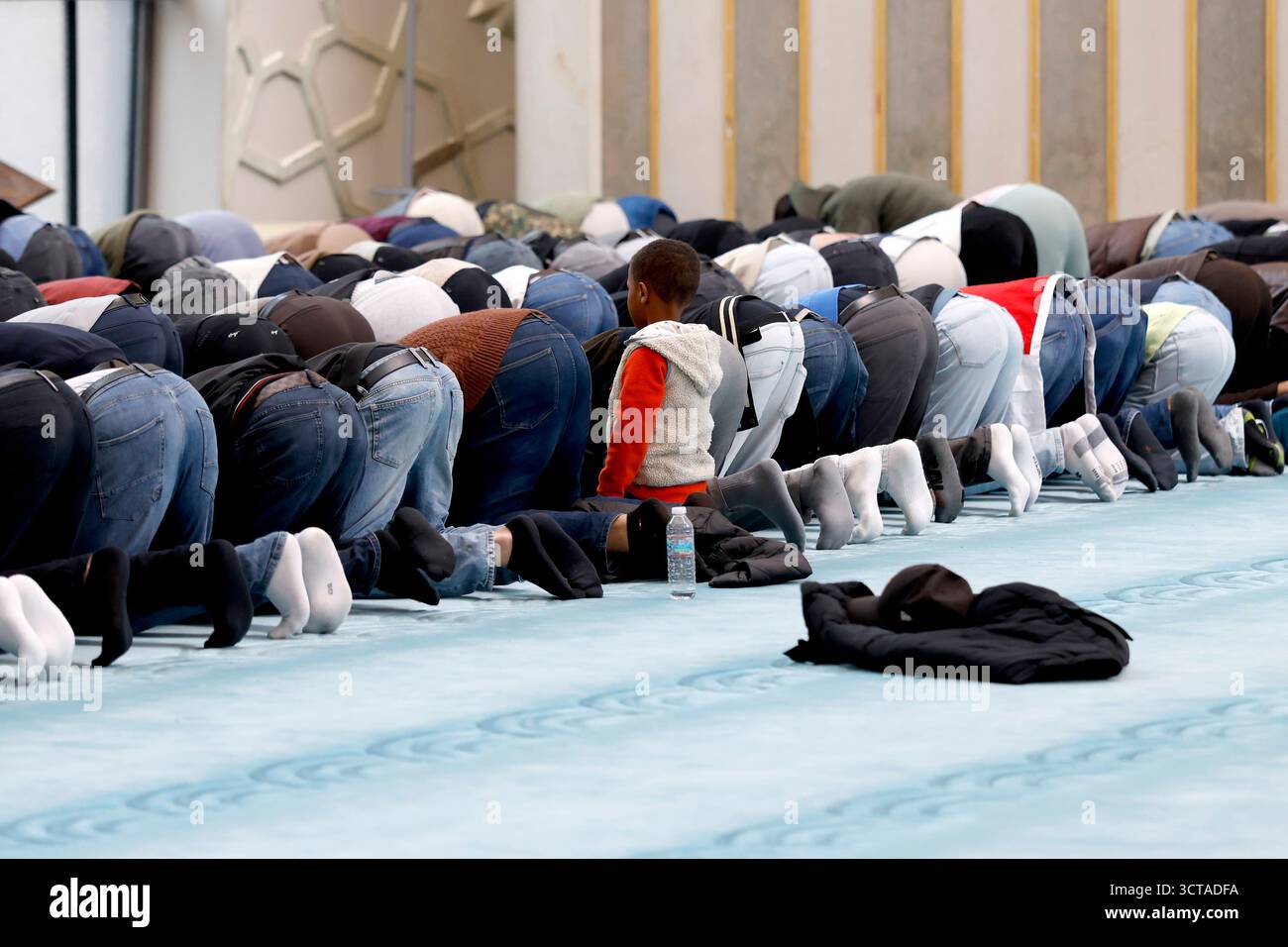 Innenansicht der DITIB Zentralmoschee in Ehrenfeld am Tag der offenen ...