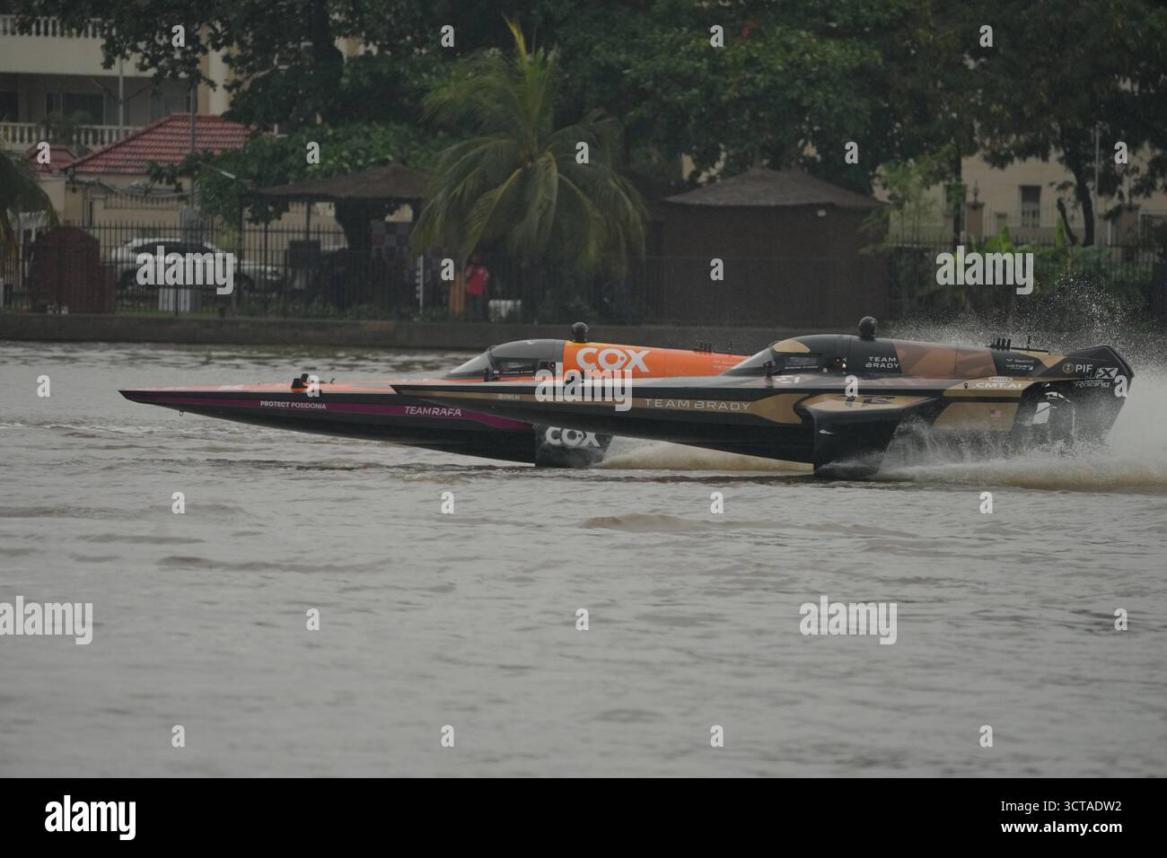 Team Rafa, Left, and Team Brady, Right, competes during the E1 ...