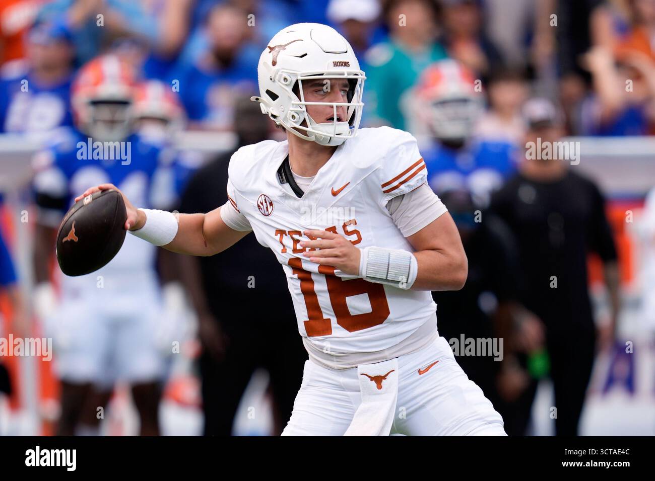 Texas quarterback Arch Manning (16) looks for a receiver during the ...