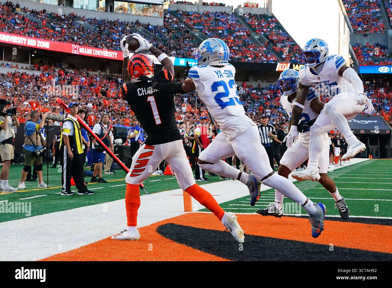 Cincinnati Bengals wide receiver Ja'Marr Chase (1) catches a 15-yard ...