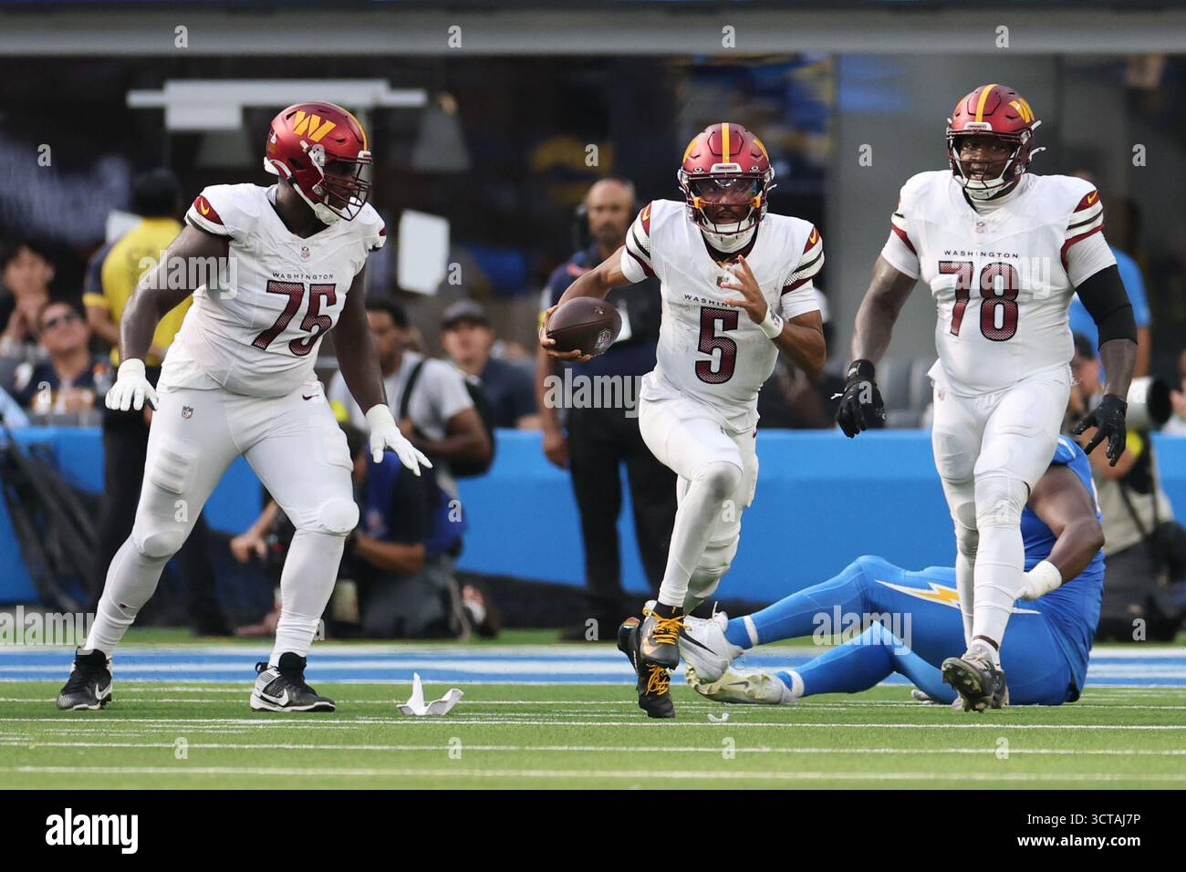 Washington Commanders quarterback Jayden Daniels (5) runs during the ...