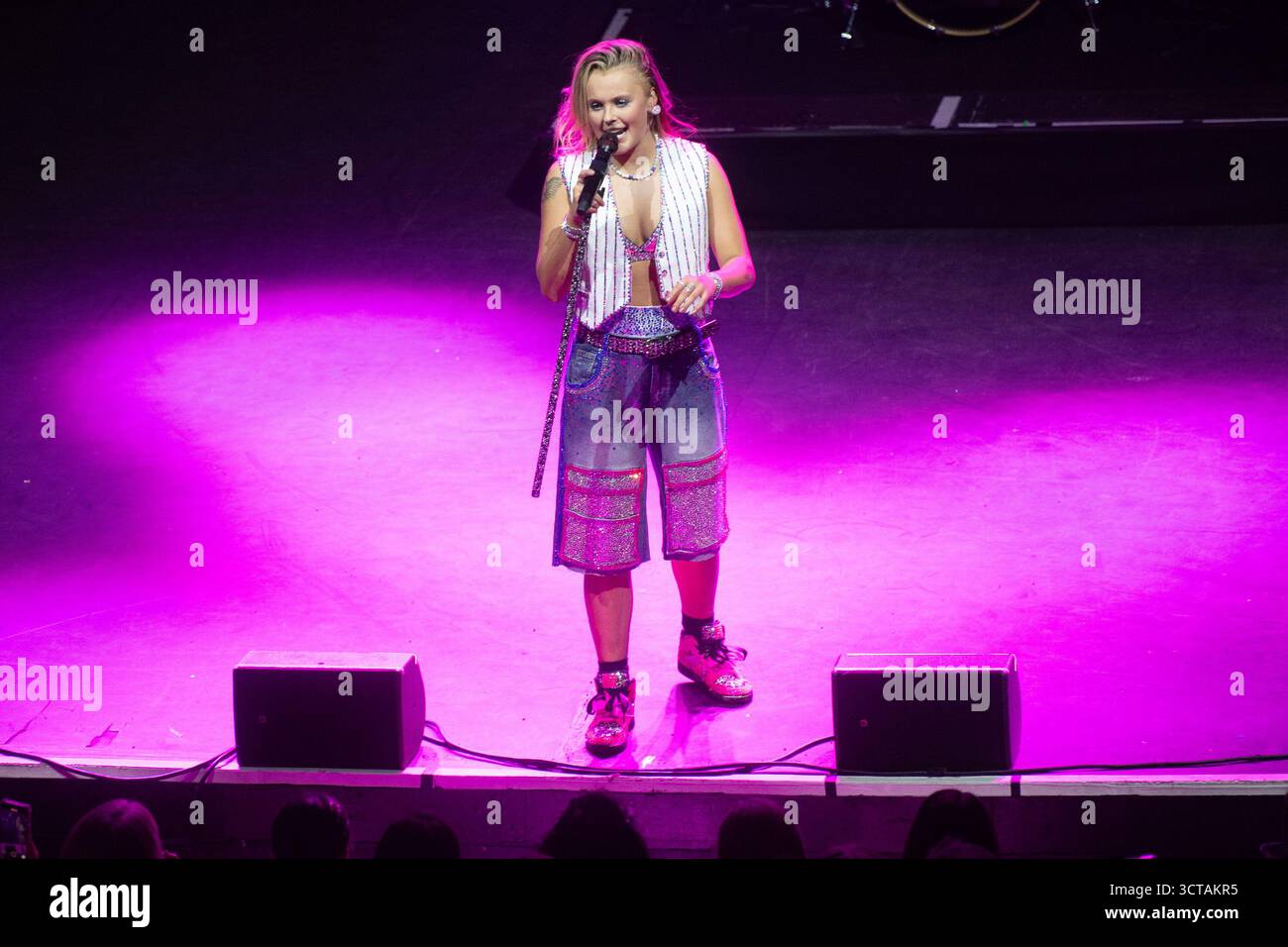 London, UK. 05 Oct 2025. American singer JoJo Siwa (born Joelle Joanie ...