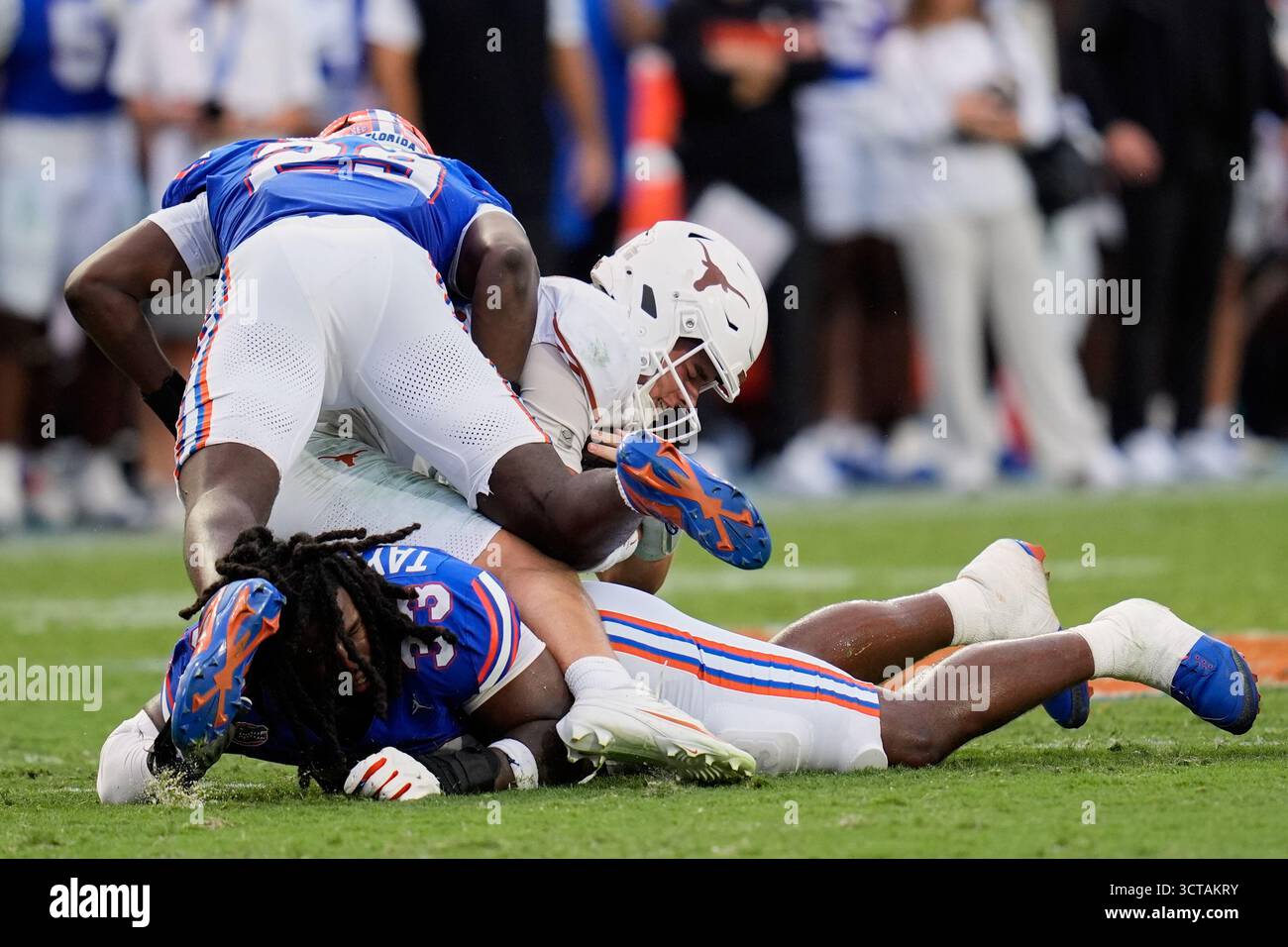 Florida linebacker Jaden Robinson, left, and defensive lineman Brien ...
