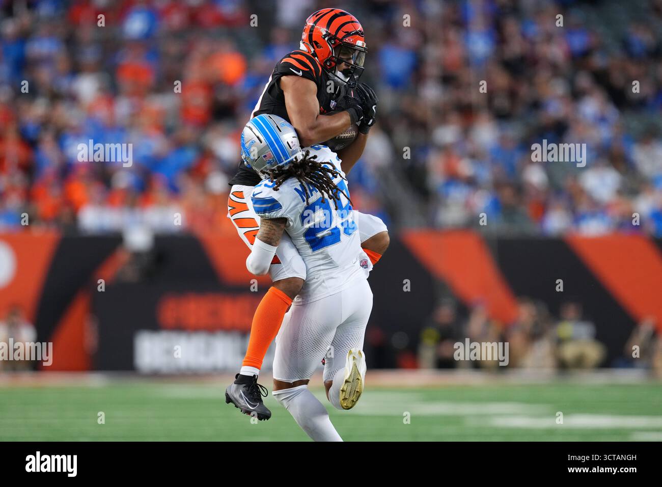 Cincinnati Bengals wide receiver Andrei Iosivas (80) catches a pass as ...