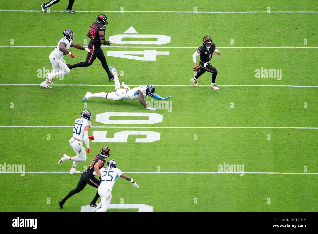 Arizona Cardinals quarterback Kyler Murray (1) runs with the ball in an ...