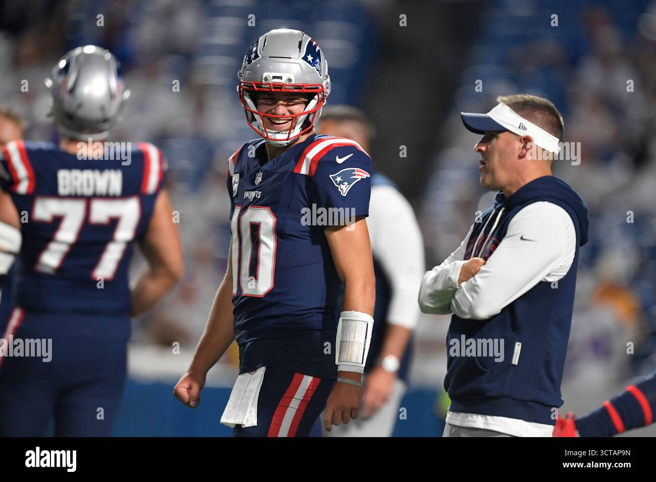 New England Patriots quarterback Drake Maye (10) warms up for an NFL ...