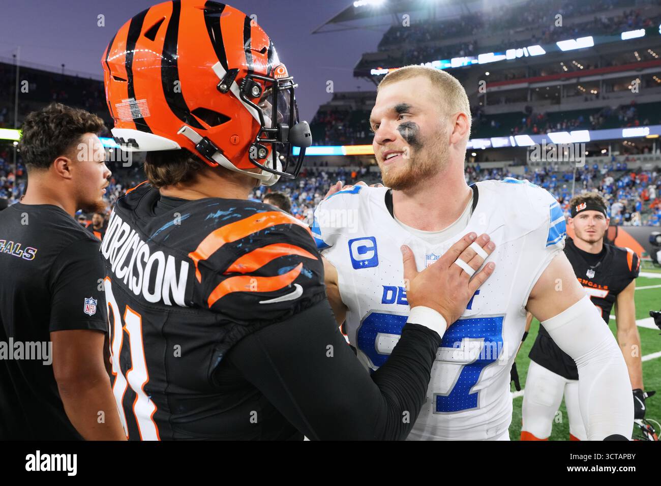 Cincinnati Bengals defensive end Trey Hendrickson (91) and Detroit ...