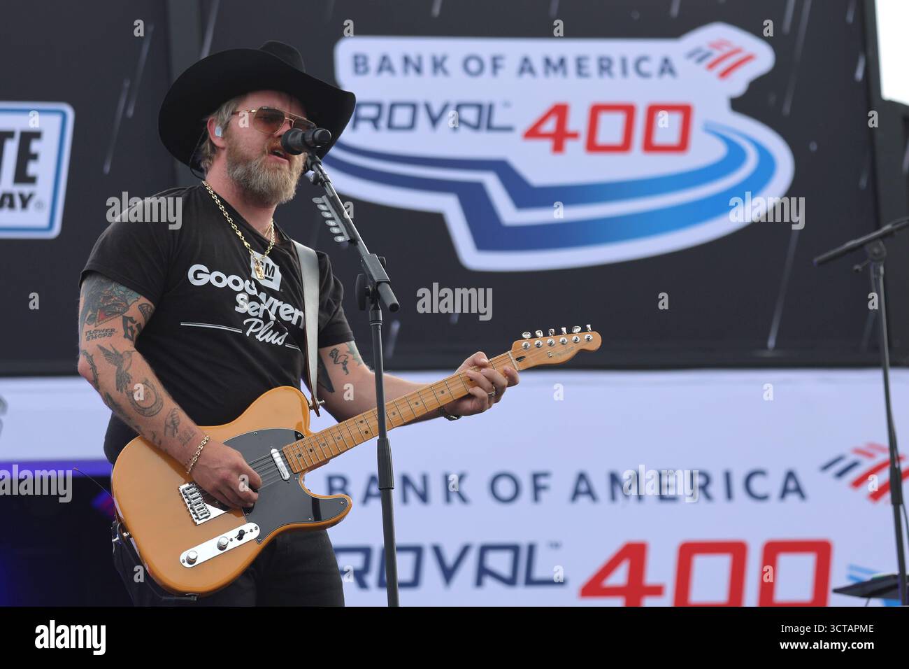 CHARLOTTE, NC - OCTOBER 05: American country music singer-songwriter ...